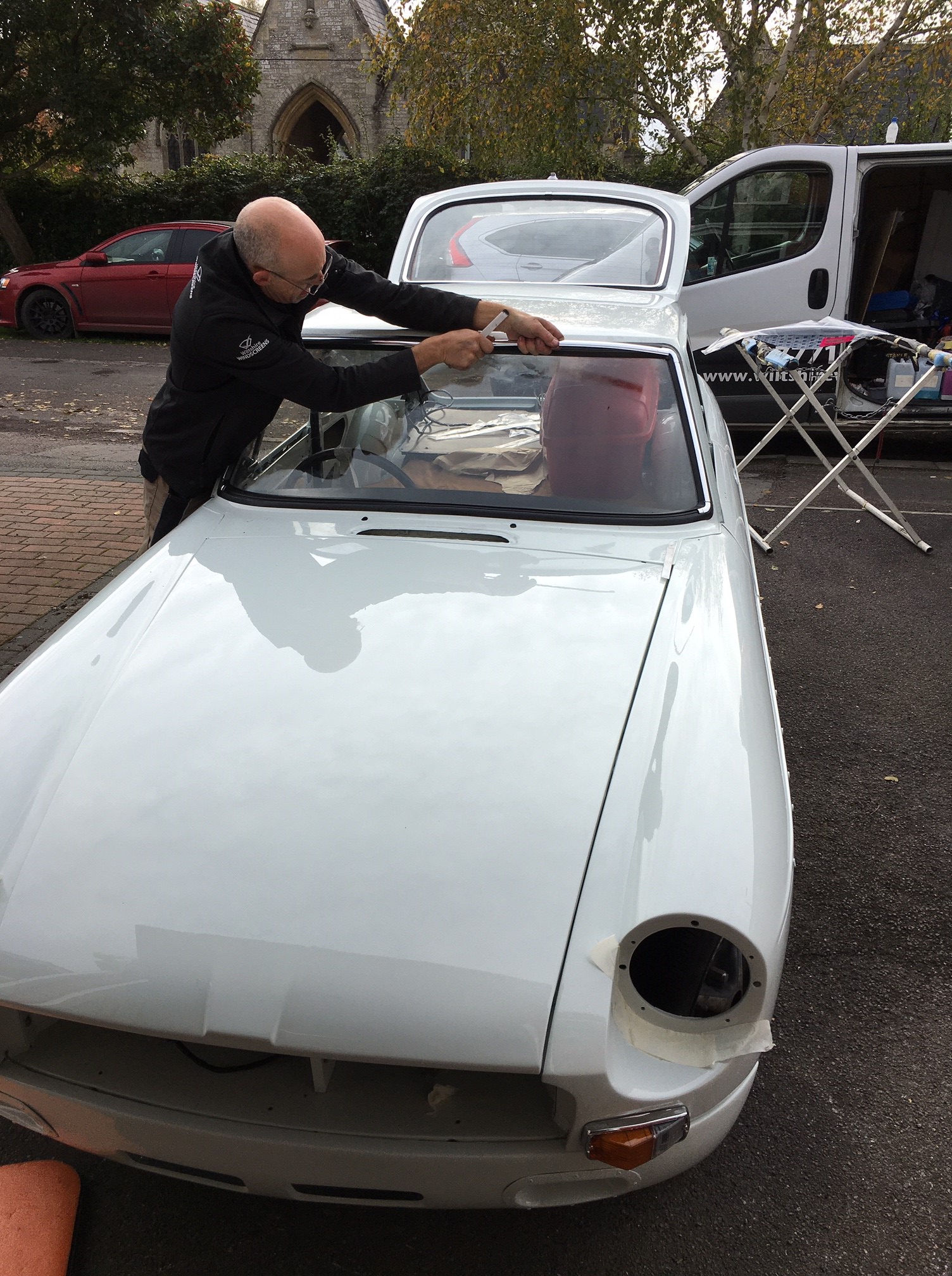 28 Oct 19 Windscreen and headlights – MGB-GT Restoration